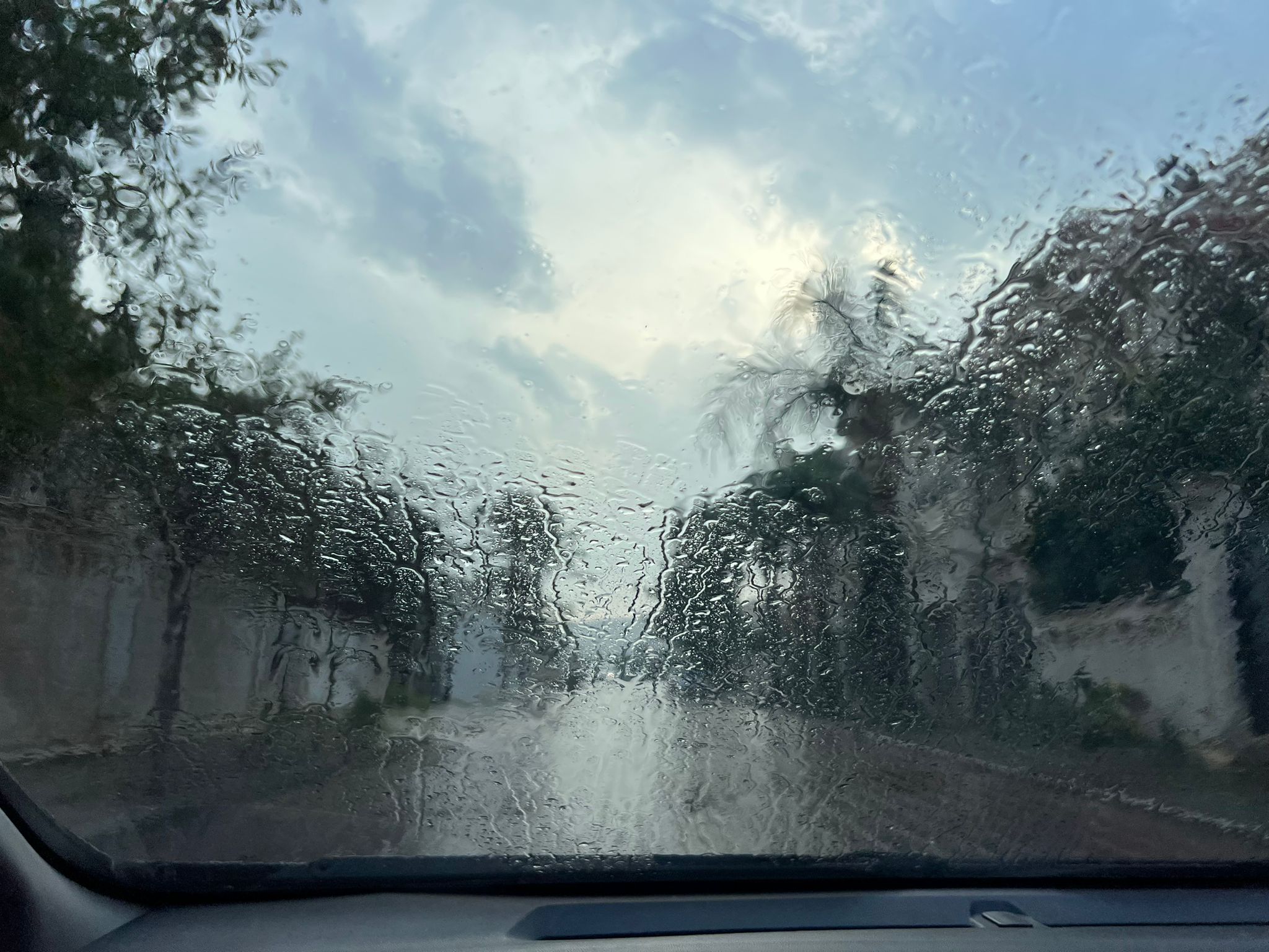 PANET | حالة الطقس : أمطار محلية متفرقة وانخفاض ملموس على درجات الحرارة